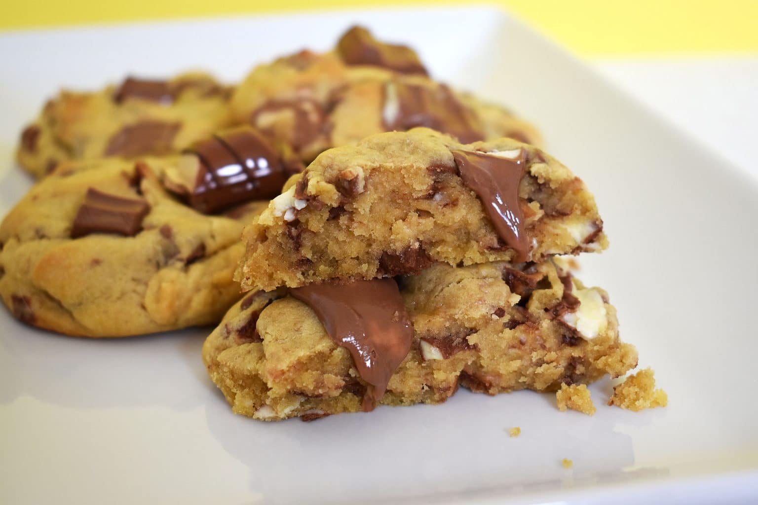 Kinder Bueno Cookies - Lights, Camera, BAKE!